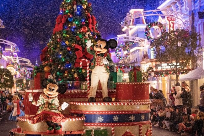 The Holidays and Christmas at Disney World - 2022 Ultimate Guide ...